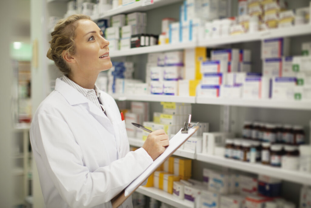 An Inside Look Into a Career as a Pharmacy Assistant | Robertson College