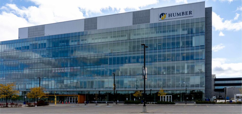 The 13 Best Online Colleges in Canada [2024] | Robertson College