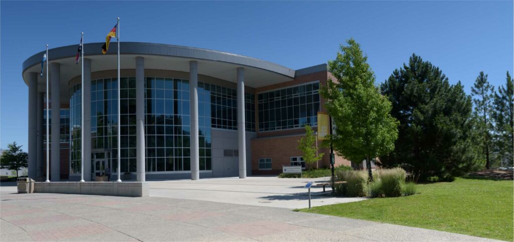 The 13 Best Online Colleges in Canada [2024] | Robertson College